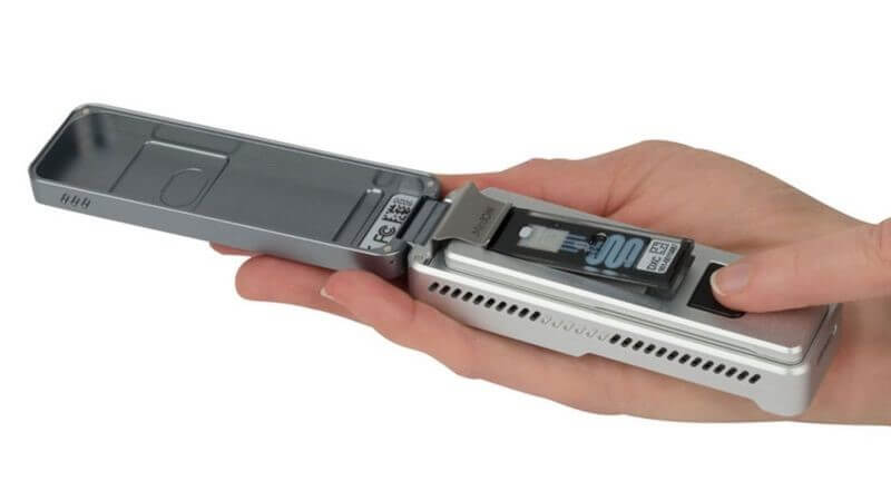 'Like a mobile phone': The genome sequencer that fits in your pocket ...