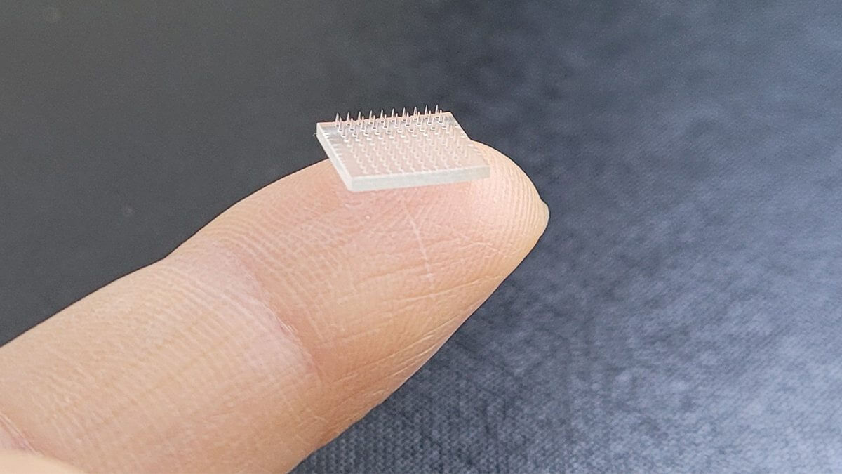 Microneedle vaccine patch delivers stronger immune response than a shot ...